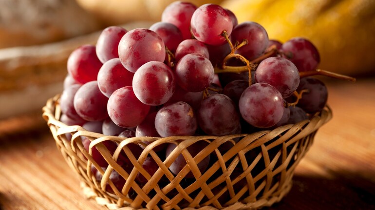 Health benefits of red grapes: Control blood sugar, keep heart healthy ...