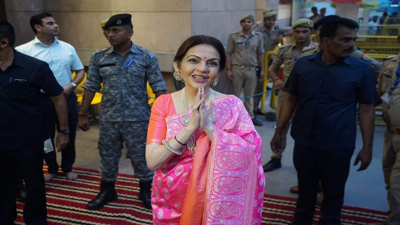 Nita Ambani visits Kashi Vishwanath Temple with son Anant's wedding ...