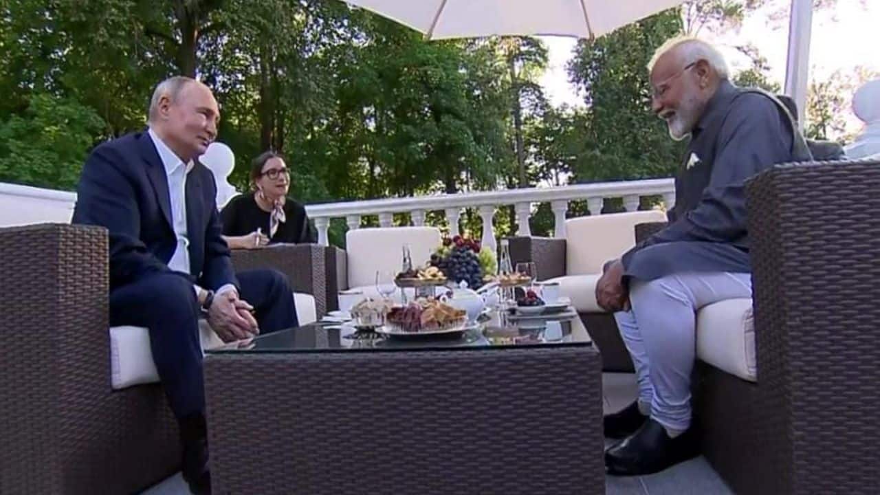 Modi in Russia: President Vladimir Putin praises PM during 'private ...