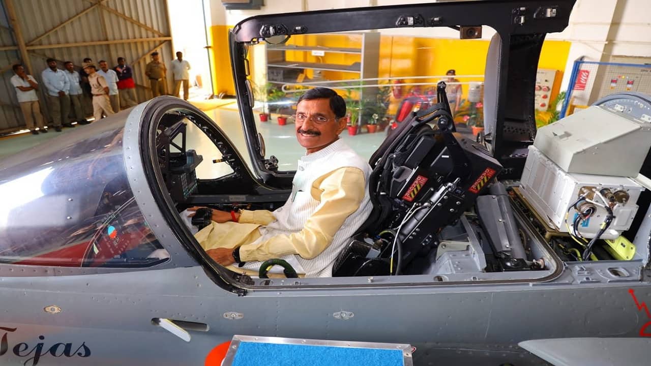 Defence MoS says HAL has huge role to play in achieving Make-in-India ...
