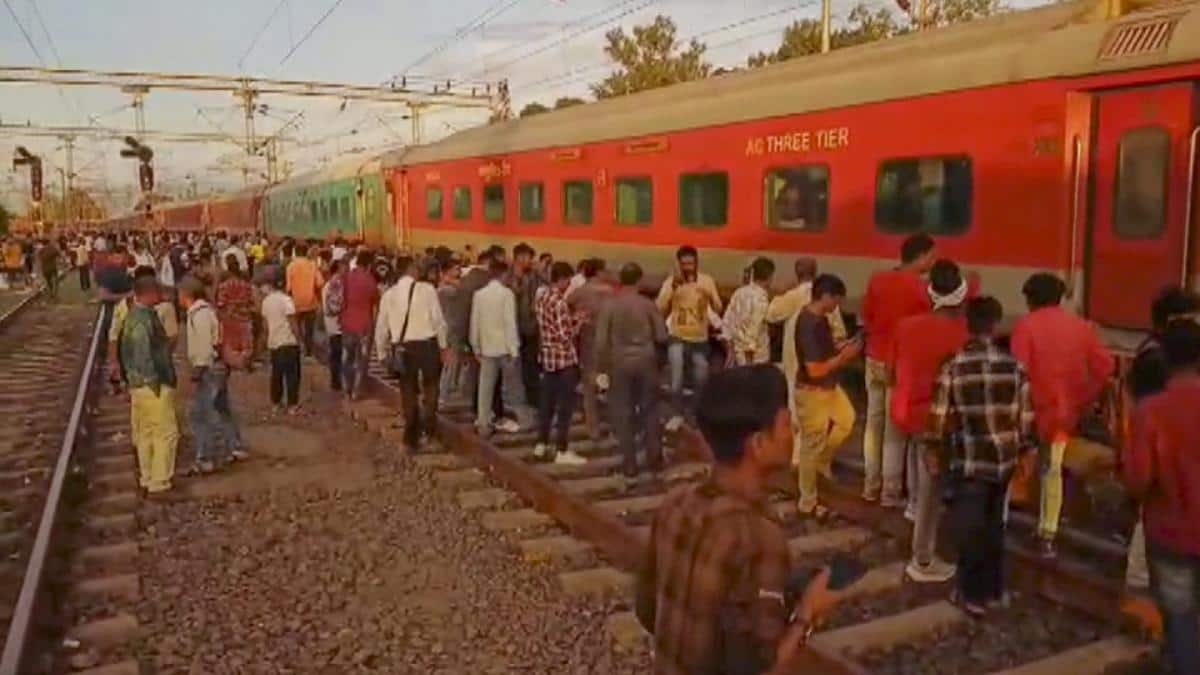 Magadh Express splits into two near Bihar’s Buxar after coupling ...