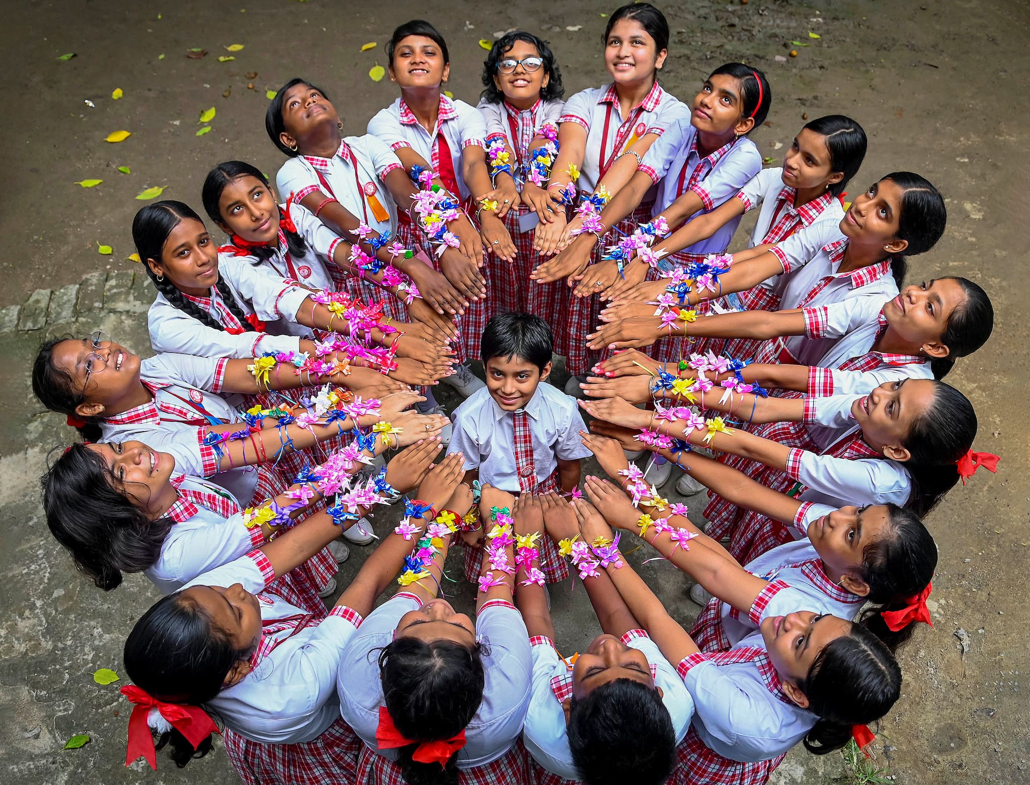 Raksha Bandhan: Jammu students tie rakhi to soldiers, Vrindavan widows ...