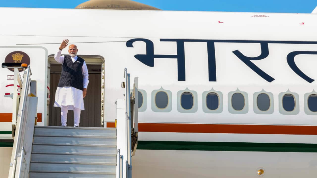 PM Modi's plane was in Pakistan airspace while returning from Poland ...