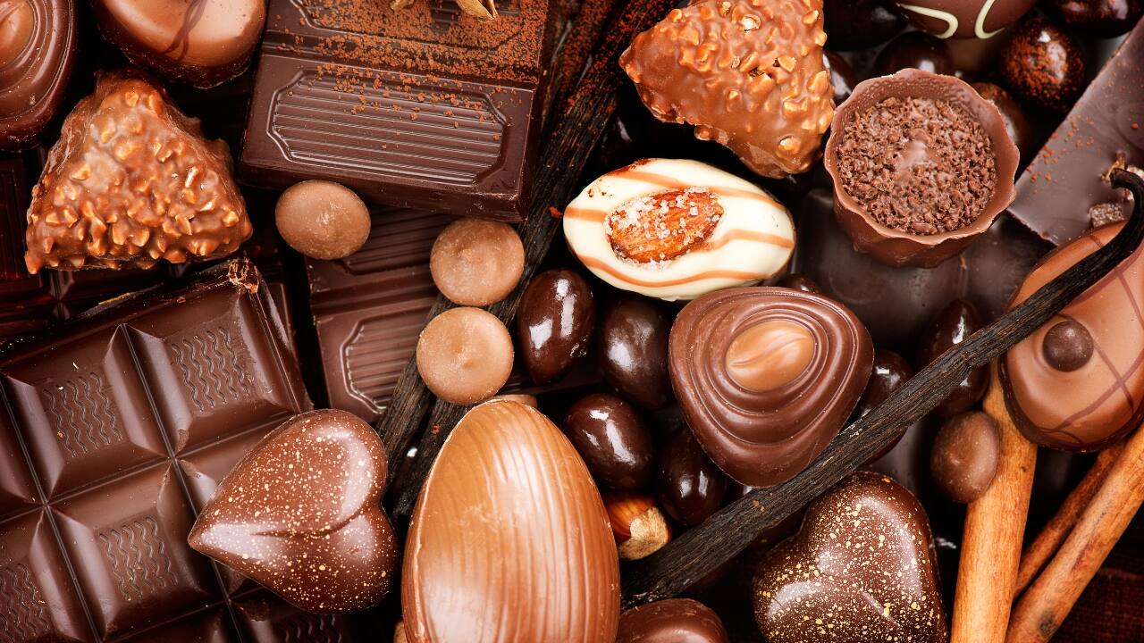 Avoid nighttime heartburn: Do not eat chocolate, tomatoes, spicy food ...