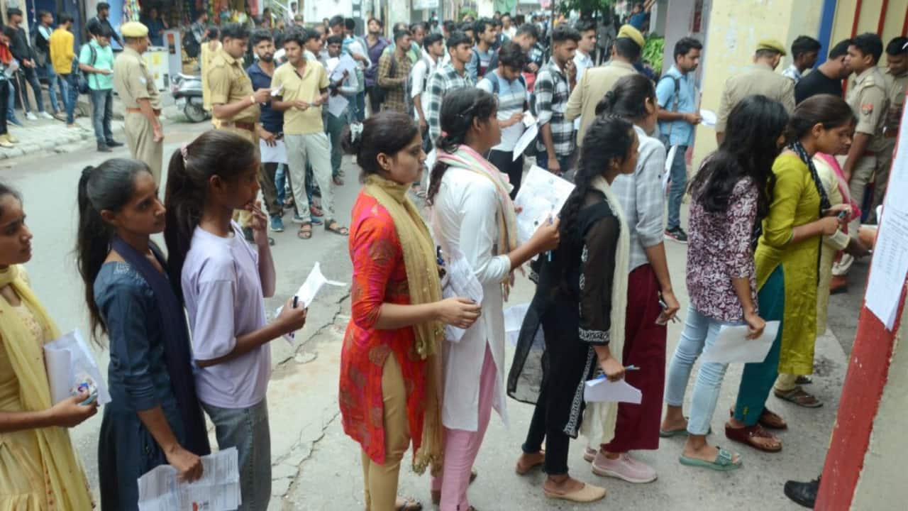 UP holds 'largest police exam', 32 lakh compete for 60,000 posts