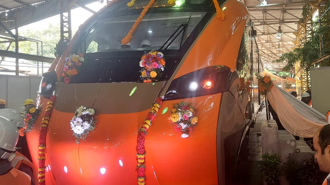 Vande Bharat Sleeper Version Unveiled: A glance at the spectacular trainset