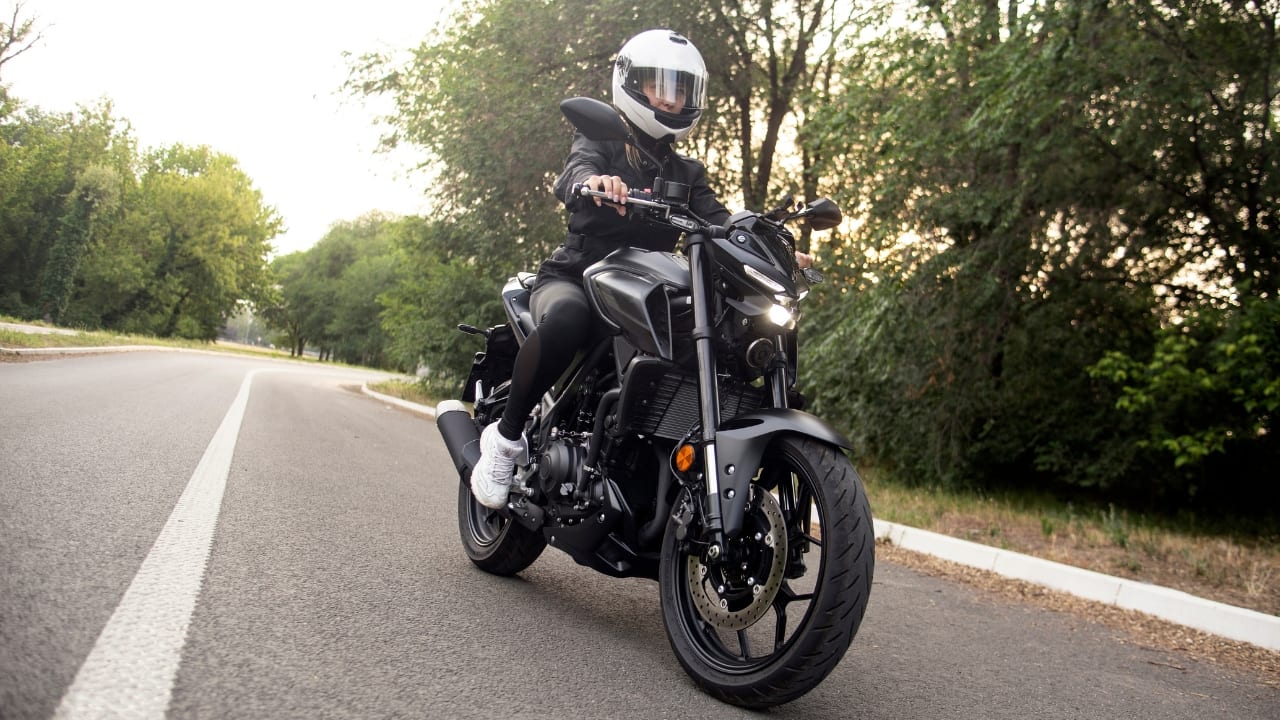 Spine health risks of riding two-wheelers for long: Muscle strain, neck ...