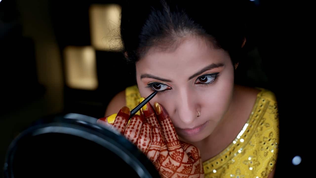 Navratri makeup tips: How to achieve the perfect kohl eyes that lasts ...