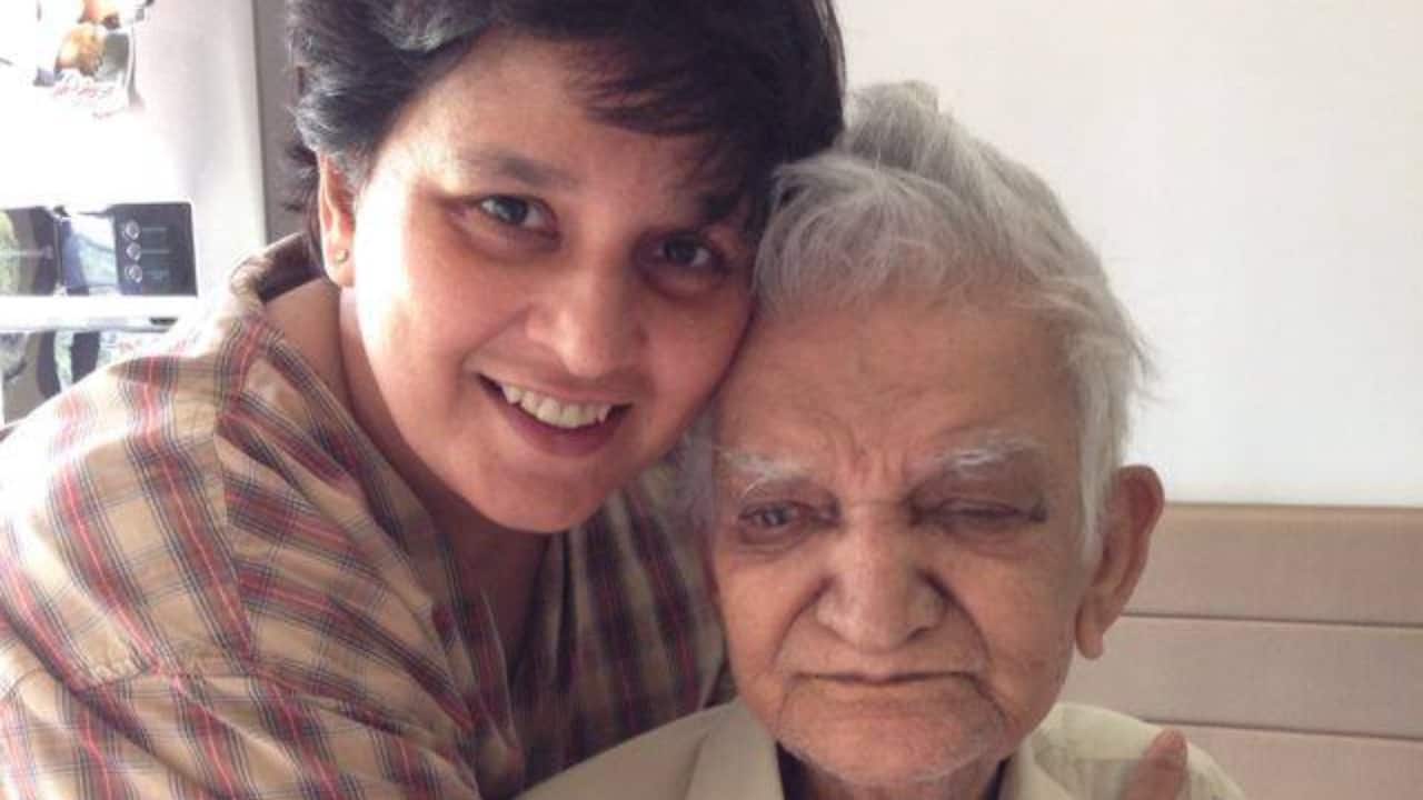 Falguni Pathak reveals her dad beat her when he got to know about her ...