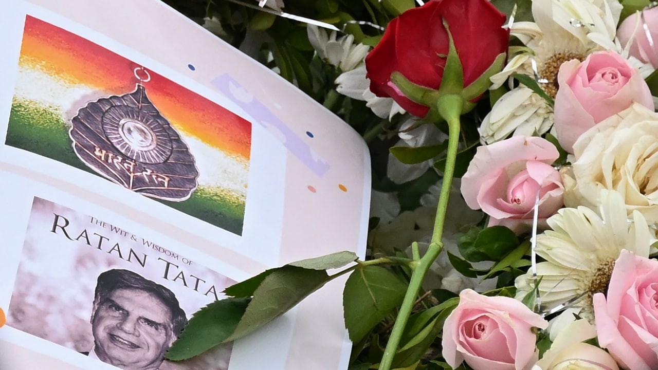 Ratan Tata News: Ratan Tata laid to rest with full state honours ...