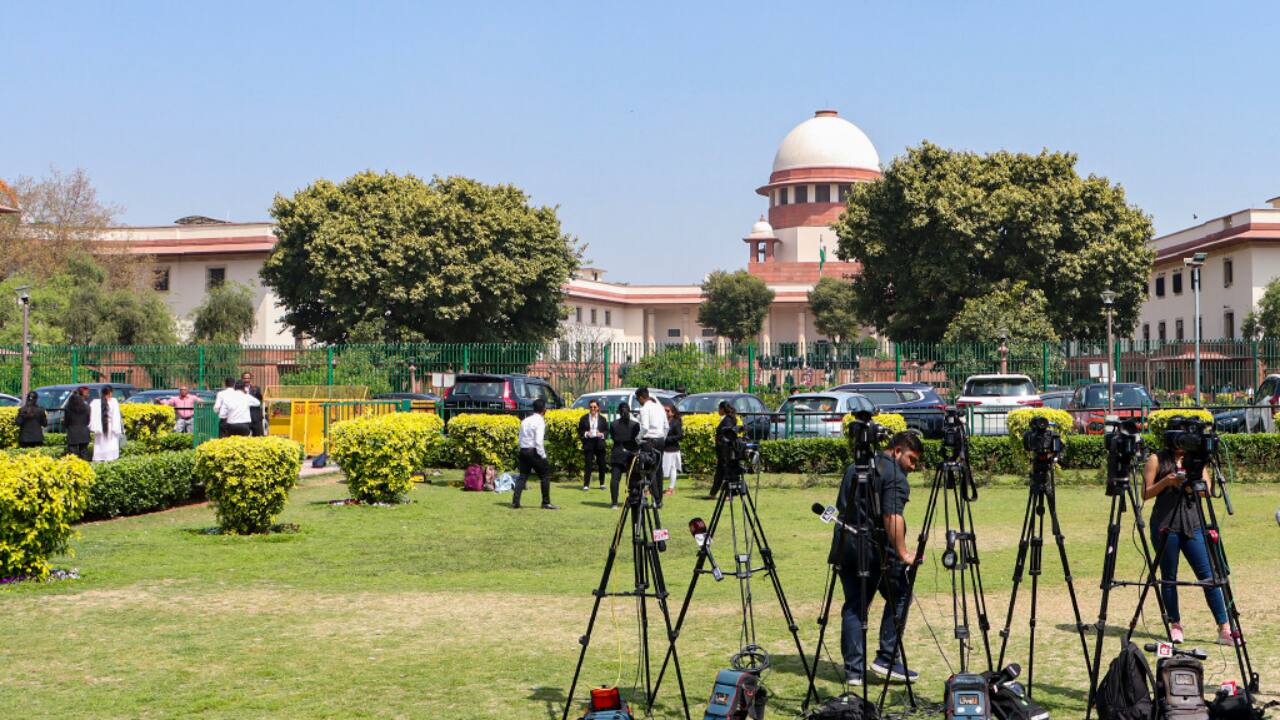 Maharashtra Elections: Supreme Court asks Pawars to focus on voters ...