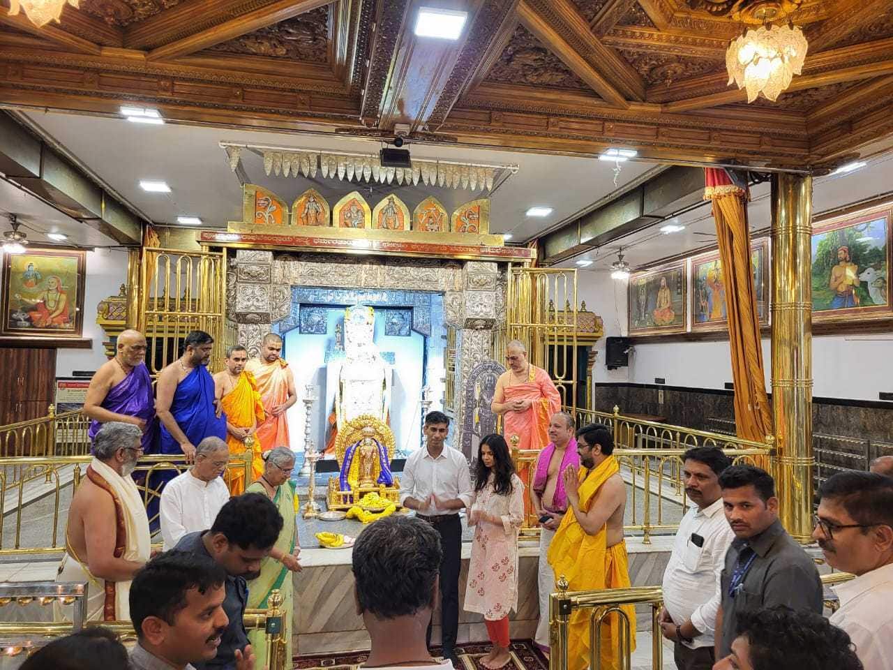 Former British PM Rishi Sunak, wife offer prayers at Raghavendra Swamy ...
