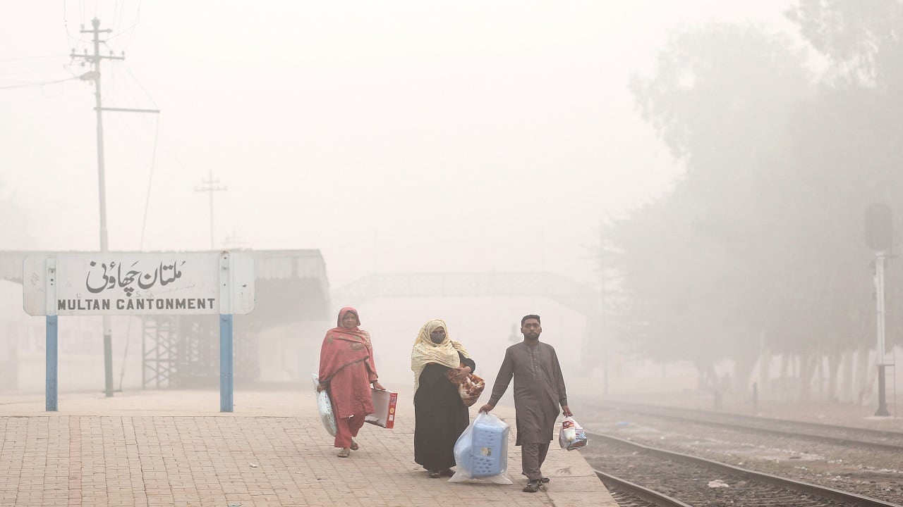 Pakistan's Multan struggles to breathe as AQI breaches 2,135; Punjab ...