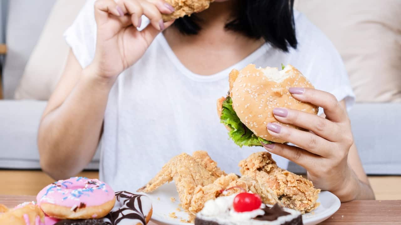 How to control binge eating: Identify your triggers, practice mindful ...