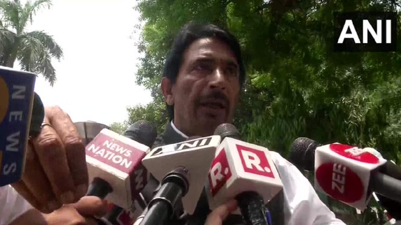 Congress leader Ghulam Ahmad Mir makes LPG cylinders for 'infiltrators ...