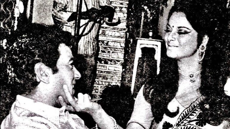 Dharmendra shares nostalgic picture with actress Rekha, refers to her ...
