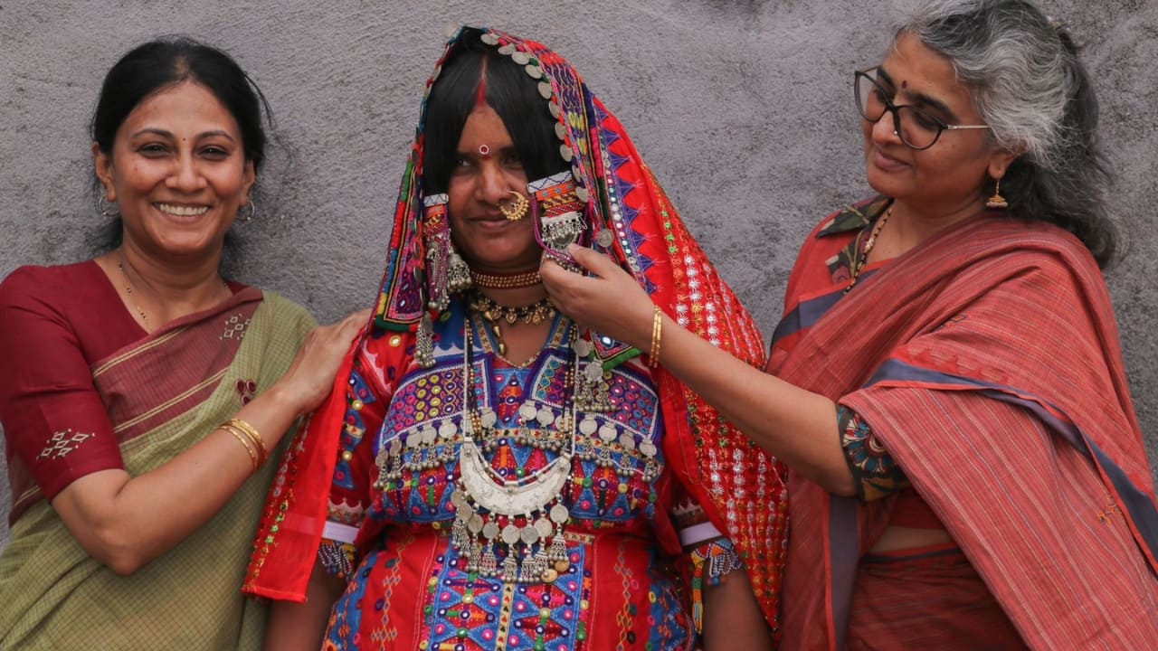 Fusion wear: 5 stylish ways to blend tradition with modern fashion