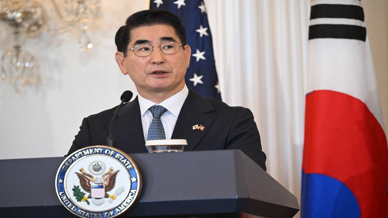 South Korea ex-defence minister Kim Yong Hyun attempts suicide in ...