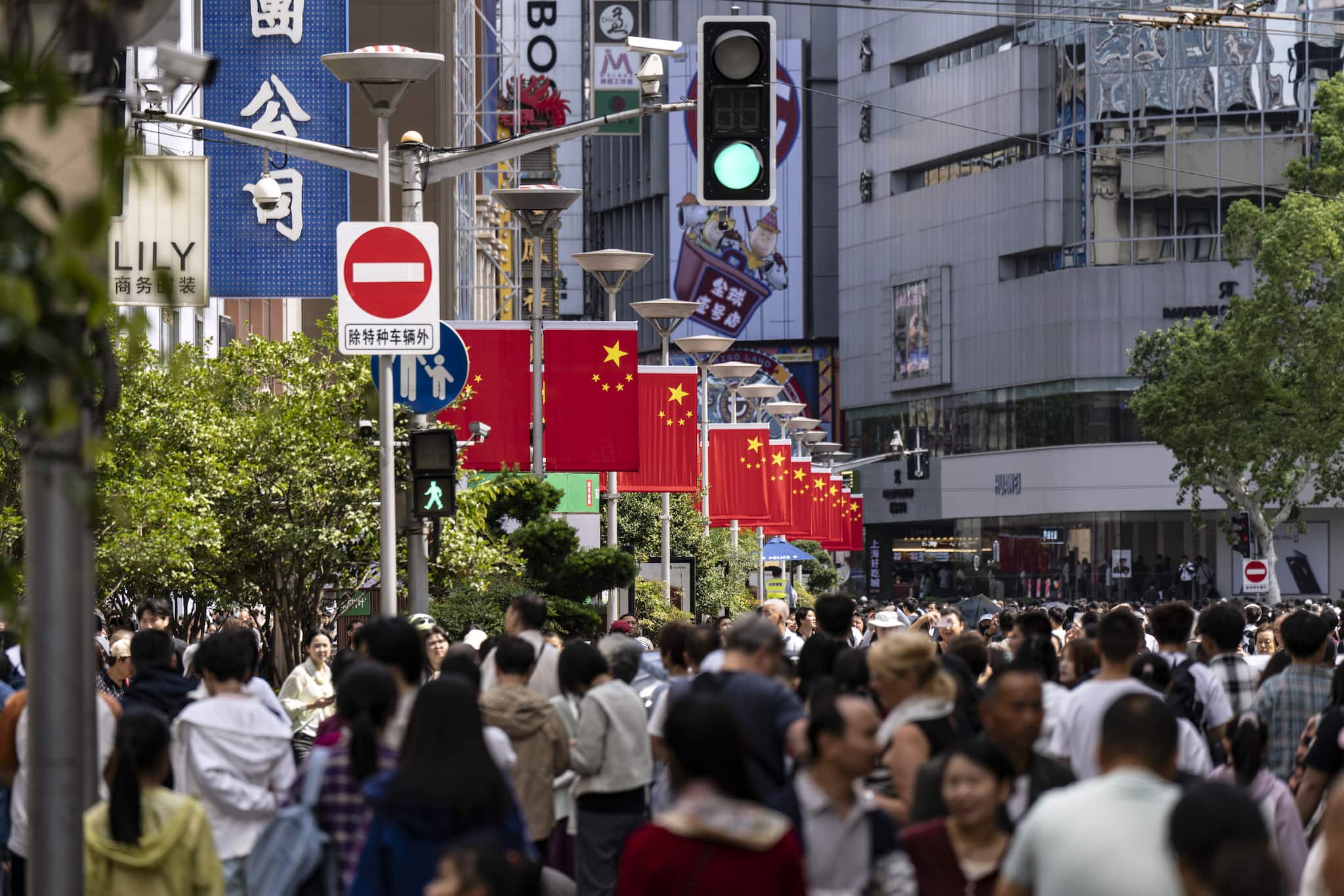 China vows bigger fiscal spending to boost consumption next year