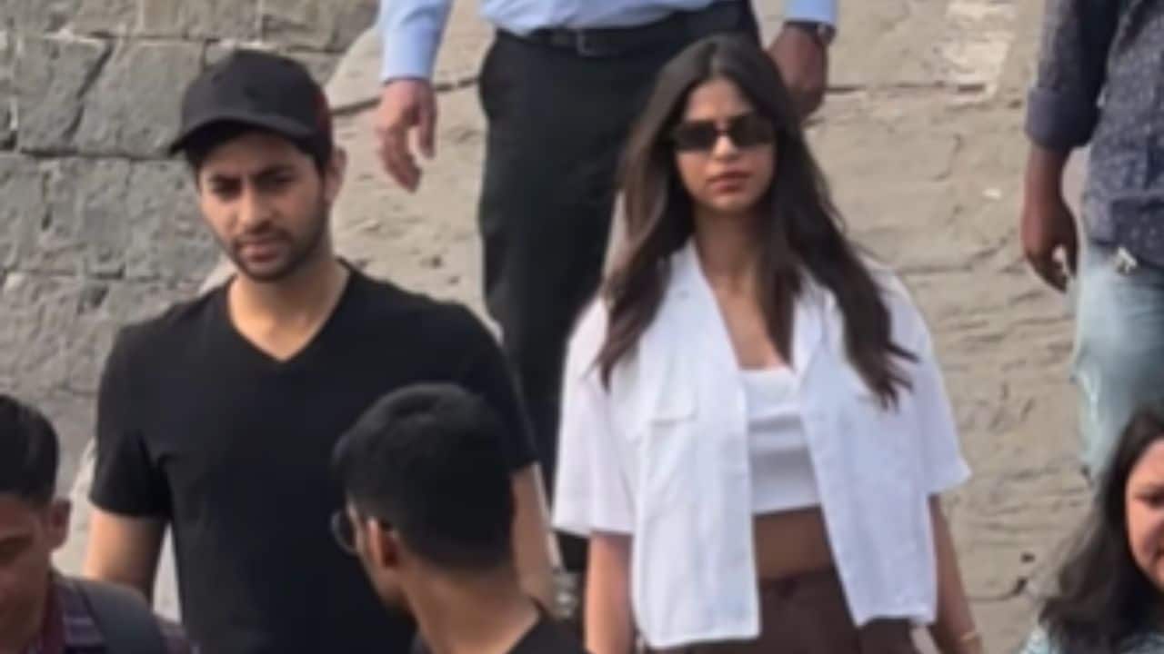 Suhana Khan, Agastya Nanda spark rumours as they head to SRK's Alibaug ...
