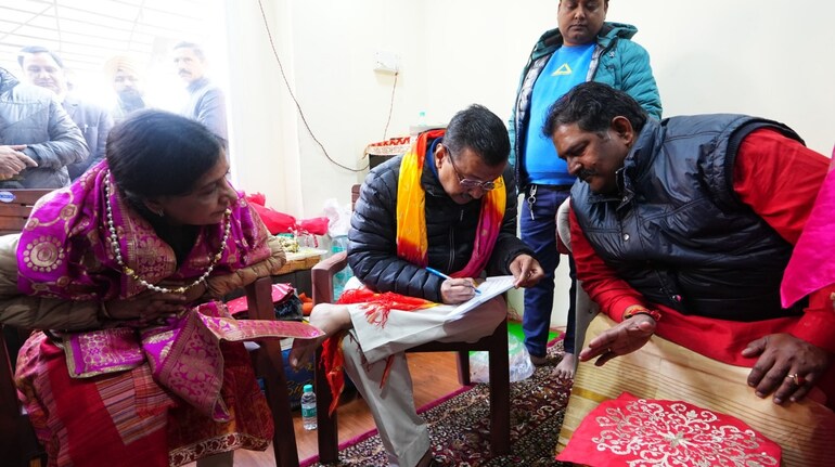 Arvind Kejriwal visits Marghat Wale Baba temple, registers priest under ...