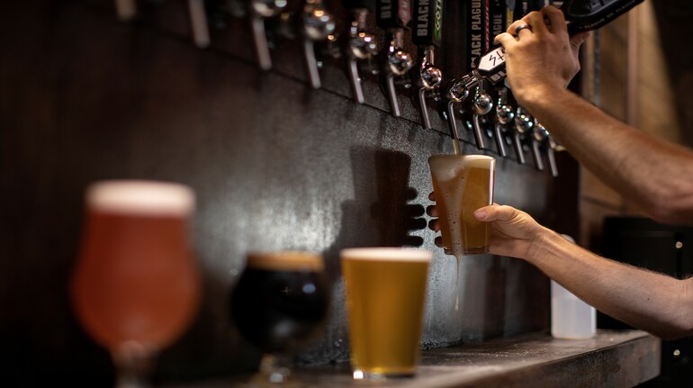 US Surgeon General Vivek Murthy urges cancer warnings for alcoholic ...