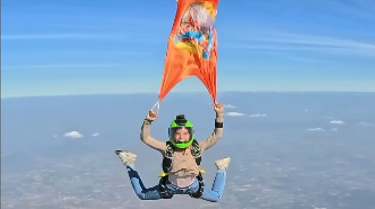 Maha Kumbh Mela 2025: Indian woman skydives with Maha Kumbh flag at ...