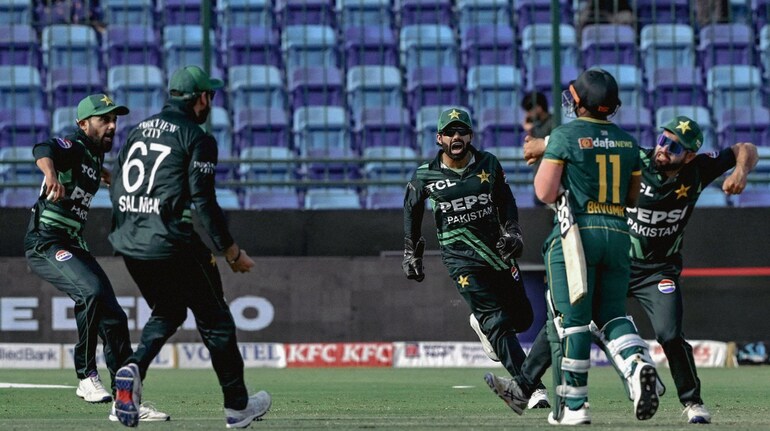 Watch: Drama in Karachi, Pakistan players' wild send off to Temba ...