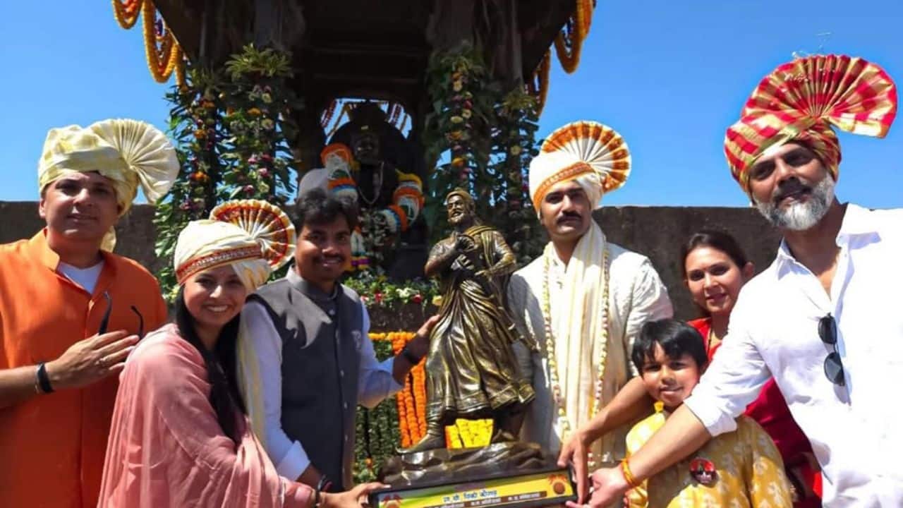 Vicky Kaushal pays tribute to Chhatrapati Shivaji Maharaj on his 395th ...