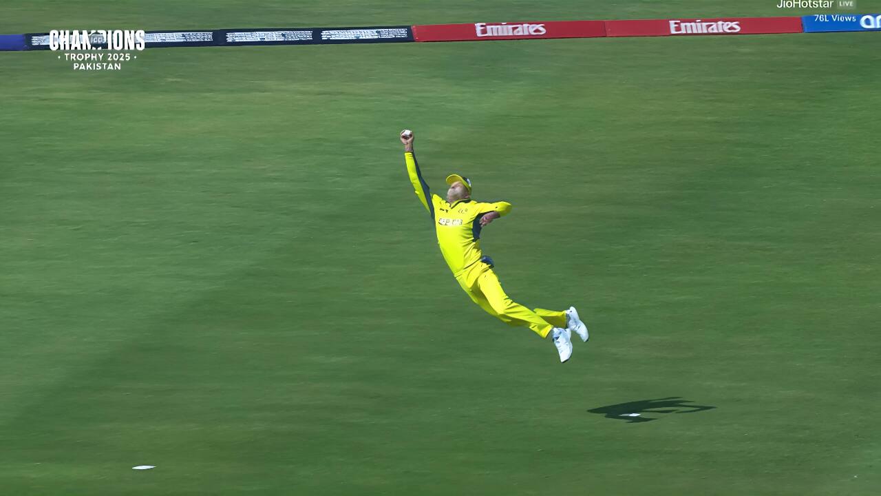 Watch: Alex Carey leaves fans in disbelief with outrageous catch in AUS ...