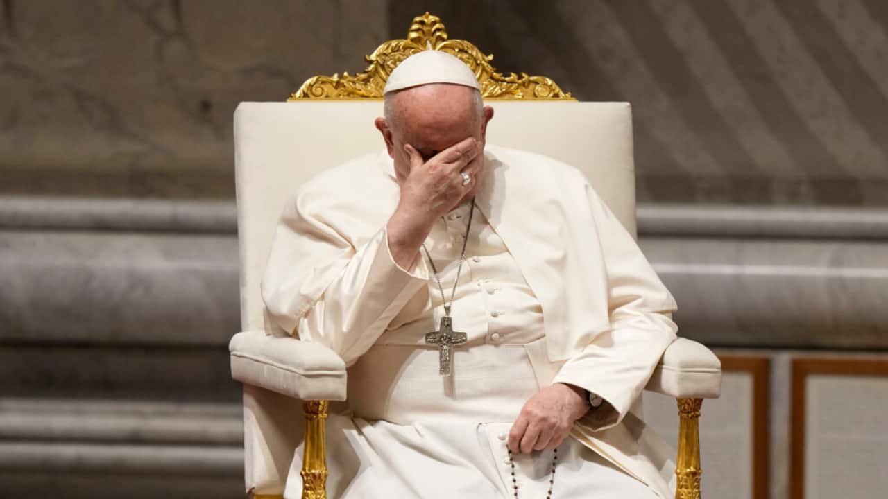 Pope Francis remains critical, tests show early kidney failure: What is ...