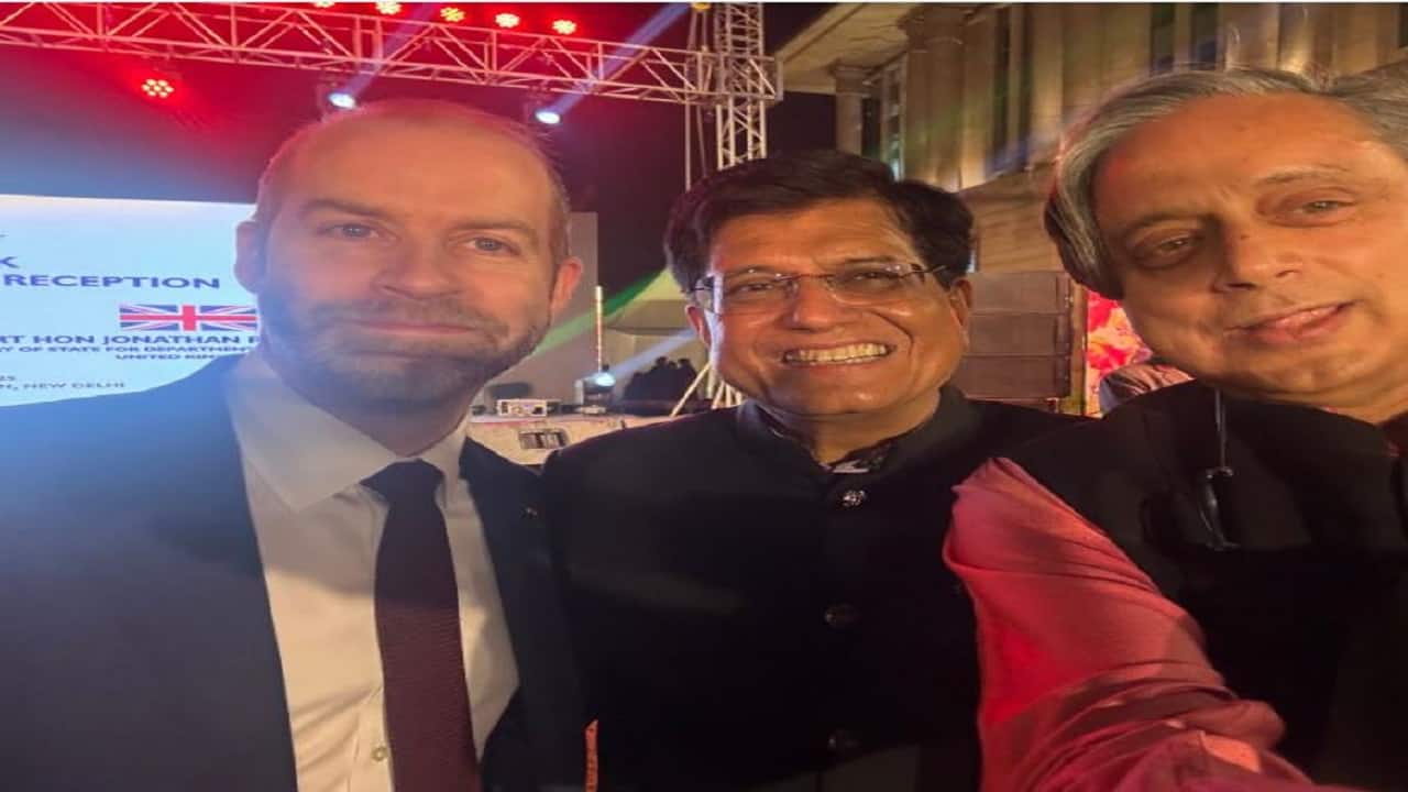 Shashi Tharoor posts selfie with Piyush Goyal amid buzz over rift with ...