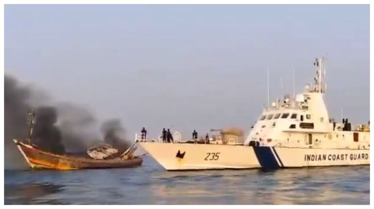 Mumbai Boat fire: 18 fishermen rescued after boat catches fire off ...