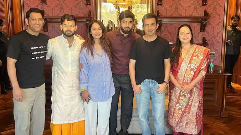 MS Dhoni, Gautam Gambhir's rare reunion at Rishabh Pant's sister ...
