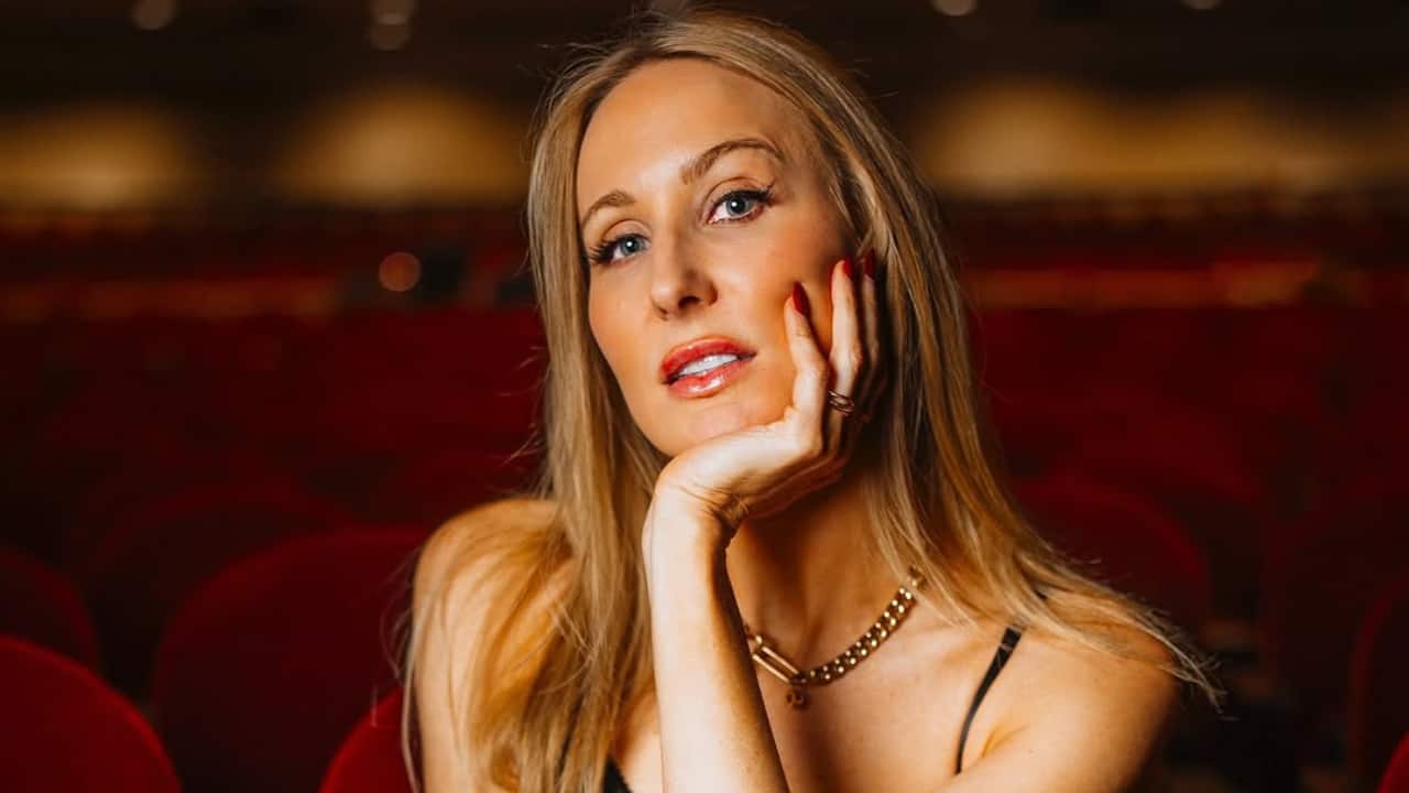 Comedian Nikki Glaser returns to host Golden Globes 2026