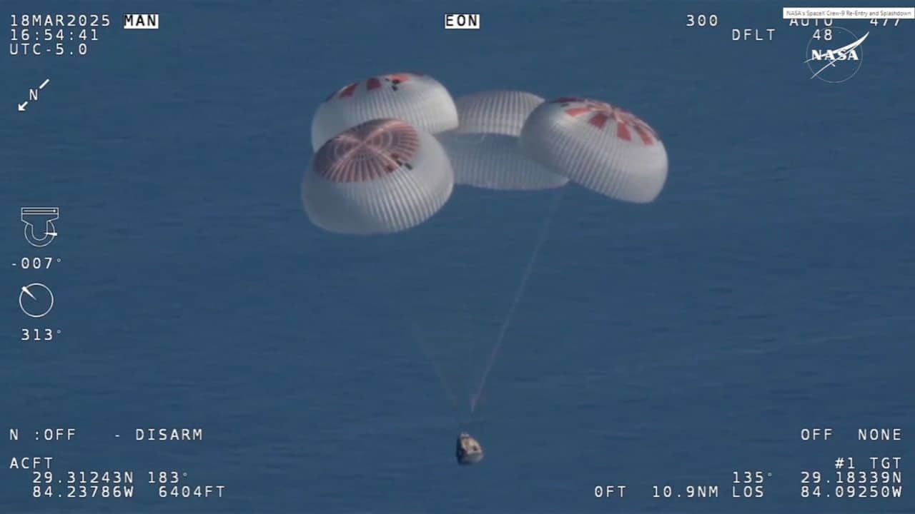 Sunitha Williams splashdown video: Moment when SpaceX Dragon capsule ...