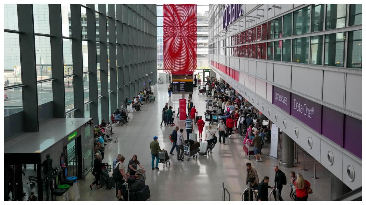 London's Heathrow Airport shut till midnight after experiencing power ...