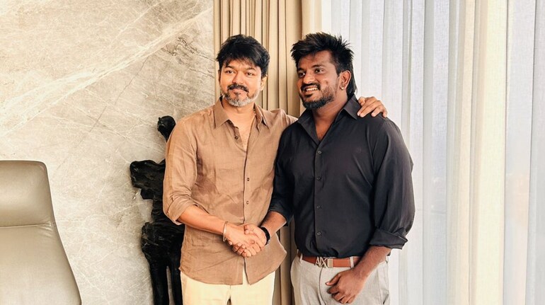 Dragon director Ashwath Marimuthu meets Thalapathy Vijay, calls it the "biggest gift" after ...
