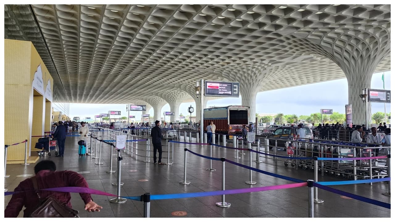Mumbai: Newborn's body found in toilet dustbin at Terminal 2 of ...