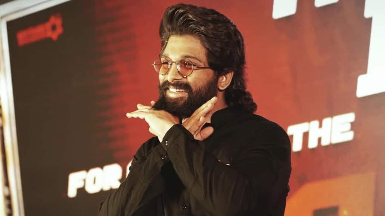 Waves 2025: Allu Arjun recreates his popular Pushpa 2 's signature hand ...