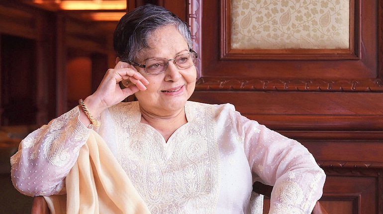 Raakhee Gulzar’s fiery patriotism at Goa airport silences disrespectful remark