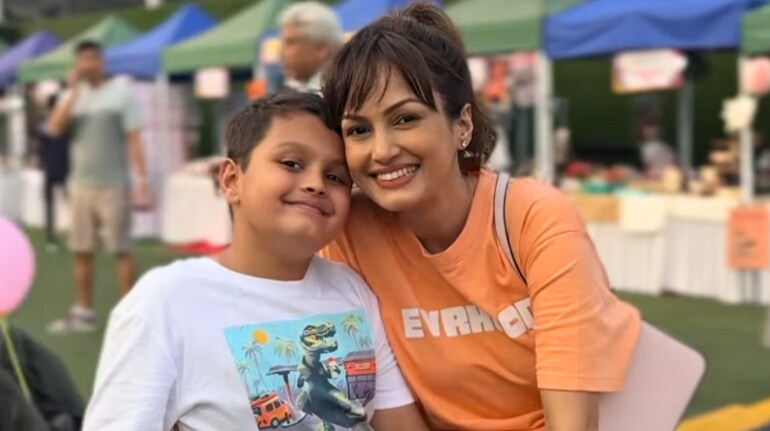 TV actor Nisha Rawal hits back at trolls over viral video with son ...