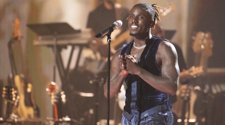 American idol 2025 winner: Jamal Roberts clinches the winning trophy ...