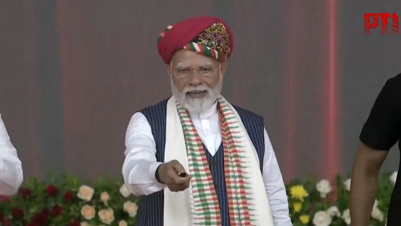 PM Modi Gujarat Visit Updates: PM Narendra Modi holds a roadshow in ...