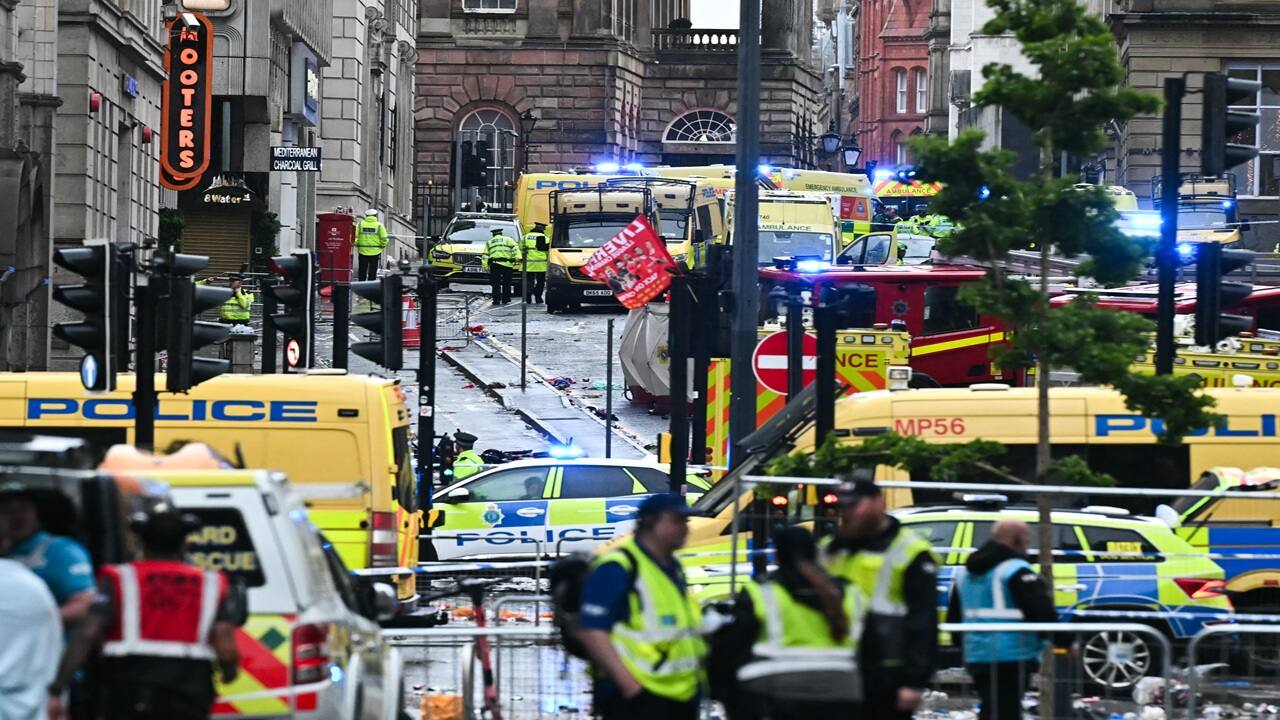 Car ploughs into fans at Liverpool parade, 27 in hospital