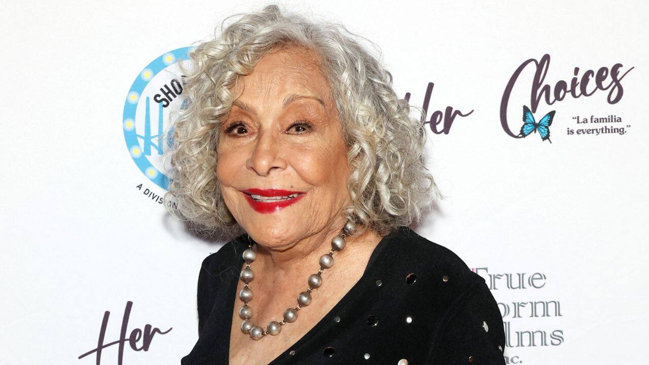 Hollywood actress Renee Victor, the voice of Abuelita in Disney's Coco ...