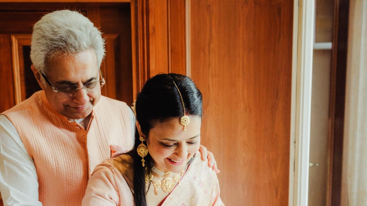 Newlyweds Mahua Moitra and Pinaki Misra's first dance to 'Raat Ke ...