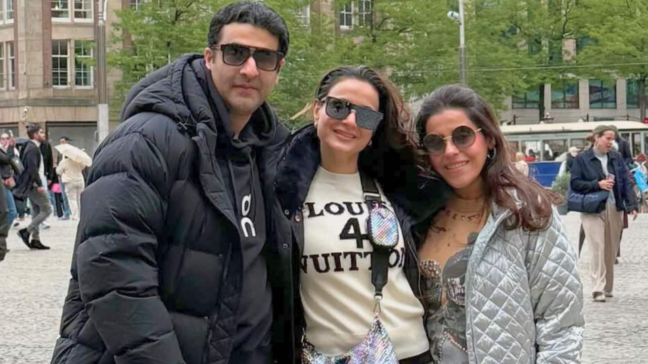 When Ameesha Patel used to live with her alleged boyfriend Kunal Goomer and his wife Shamli