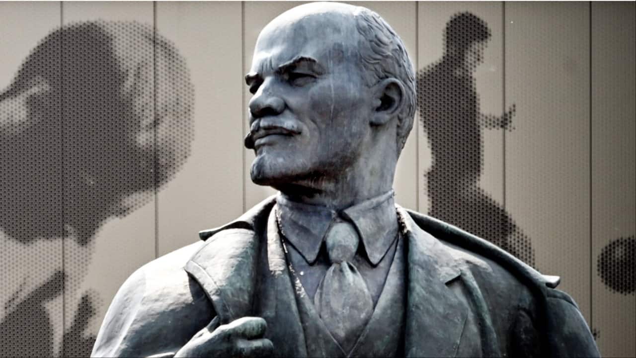 Goodbye Lenin? Russians flock to see leader's tomb in Moscow before it ...