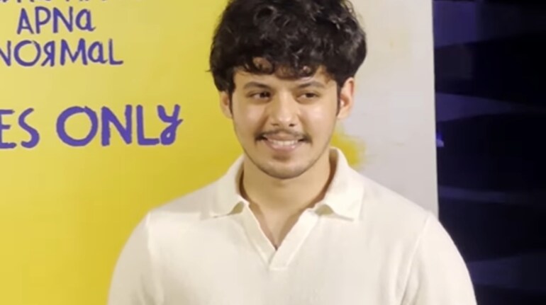 Sitaare Zameen Par Screening: Darsheel Safary aka Ishaan Awasthi arrives to Aamir Khan at ...